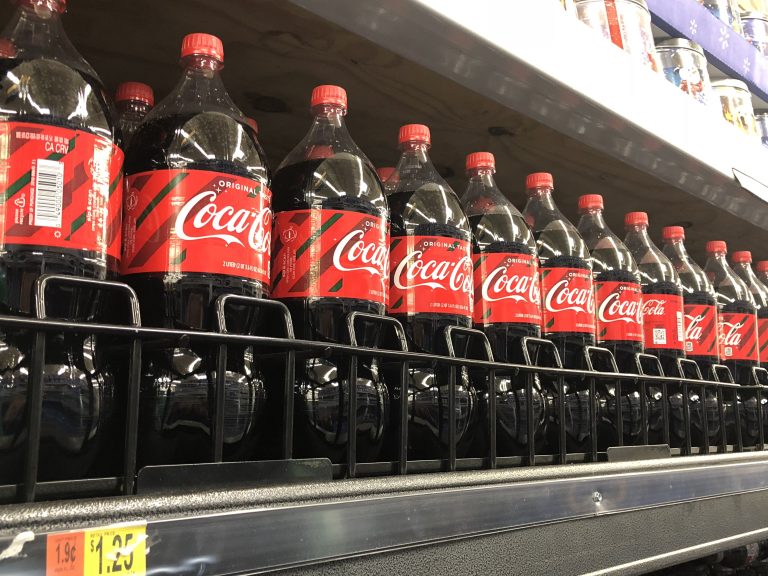 How to Create the Perfect Neighborhood Friendsgiving Block Party - The ...